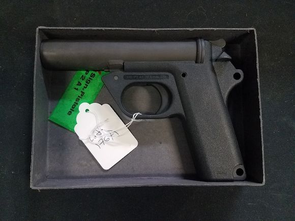 Bonhams : A boxed H&K P2 A1 flare pistol