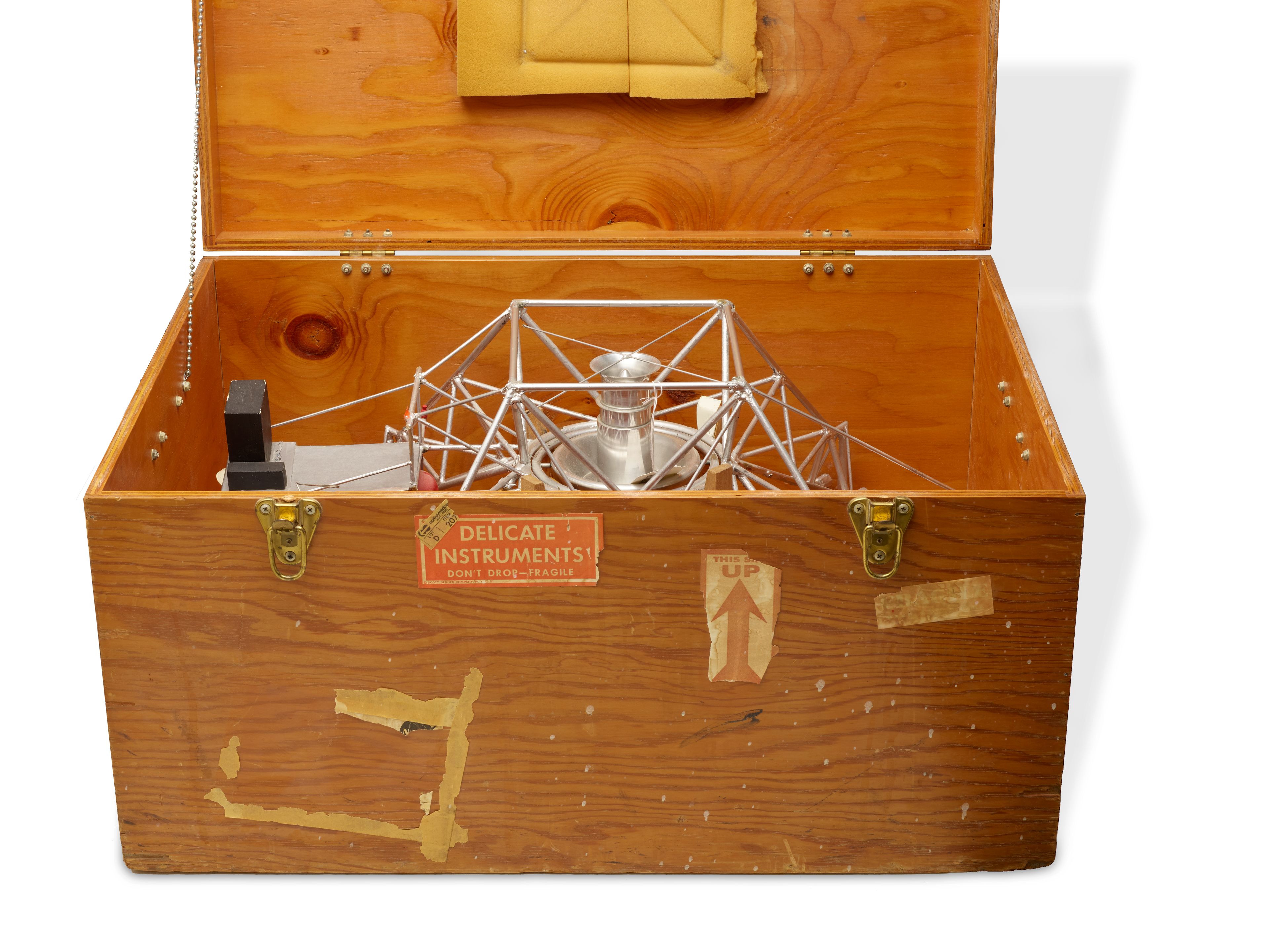 Bonhams : NASA LUNAR LANDING RESEARCH VEHICLE (LLRV) MODEL.