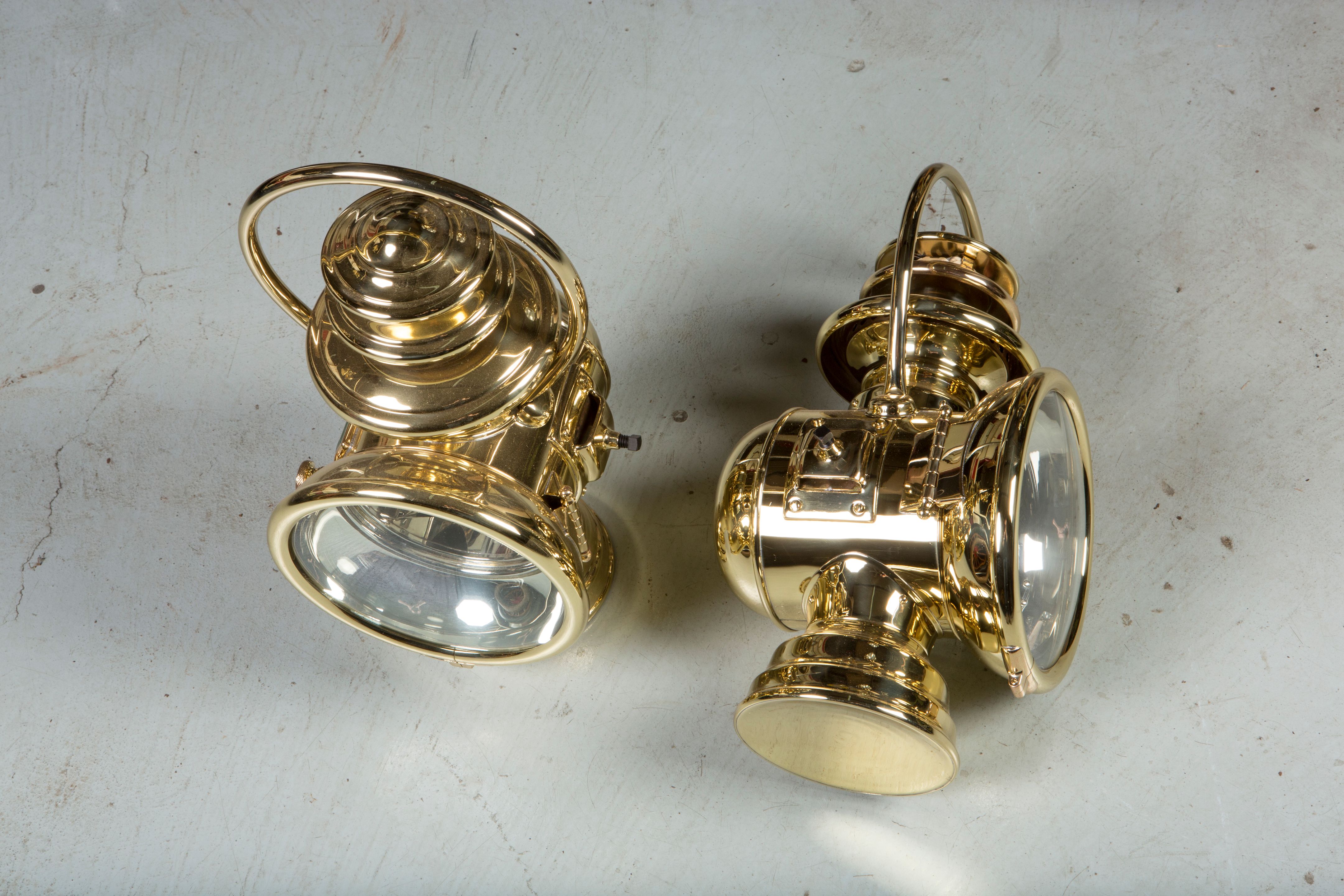 Bonhams Cars : A PAIR OF 'STUDEBAKER' OIL ILLUMINATED SIDELIGHTS,