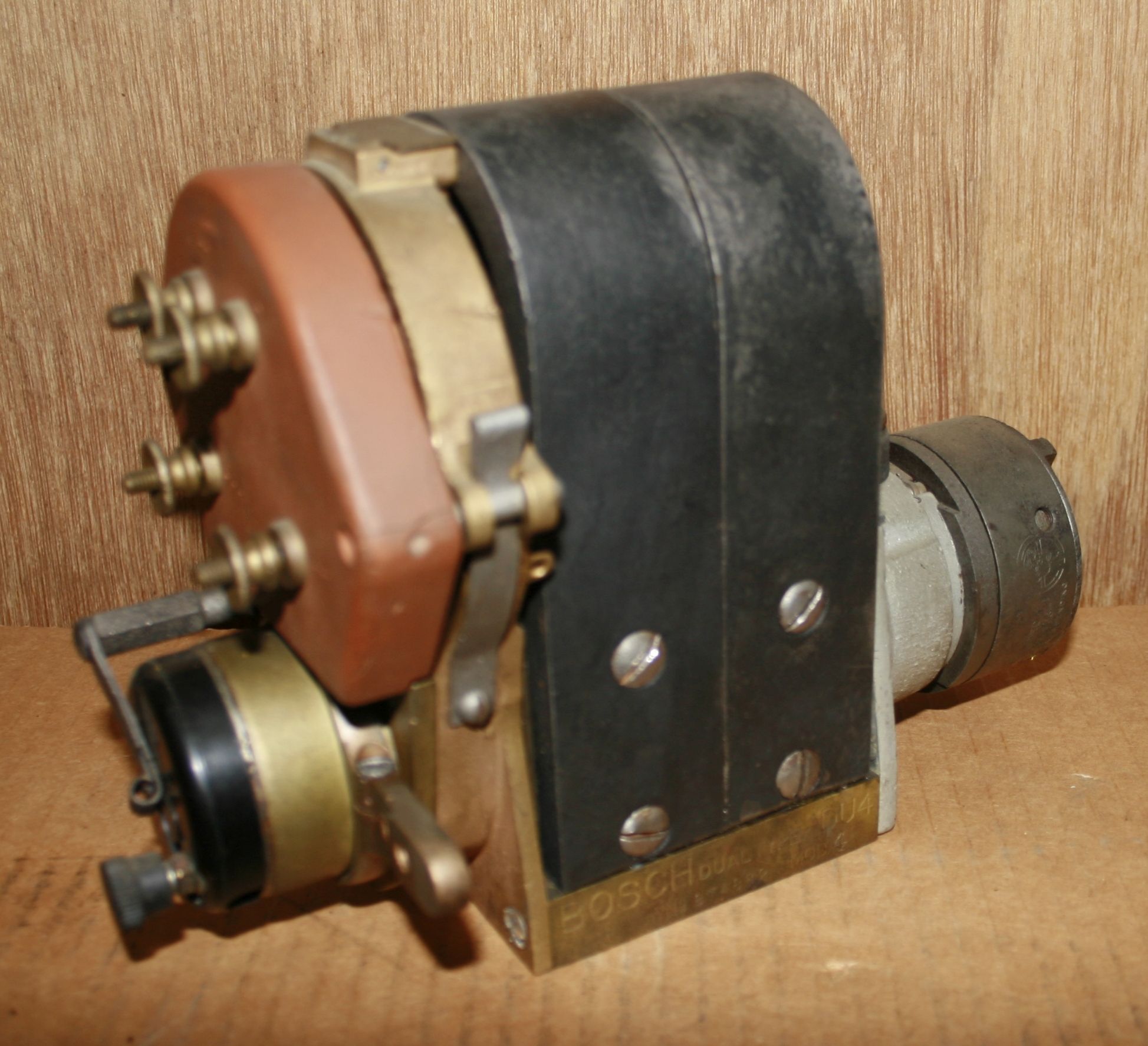 Bonhams Cars : A BOSCH 'DU4' DUAL TYPE MAGNETO,