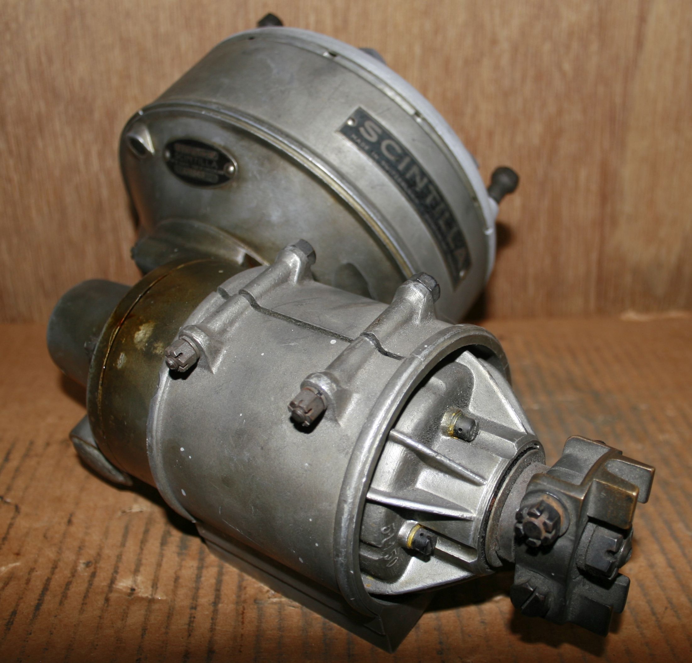 Bonhams Cars : A SCINTILLA AIRCRAFT MAGNETO TYPE 2L V18/12-D8-45°,