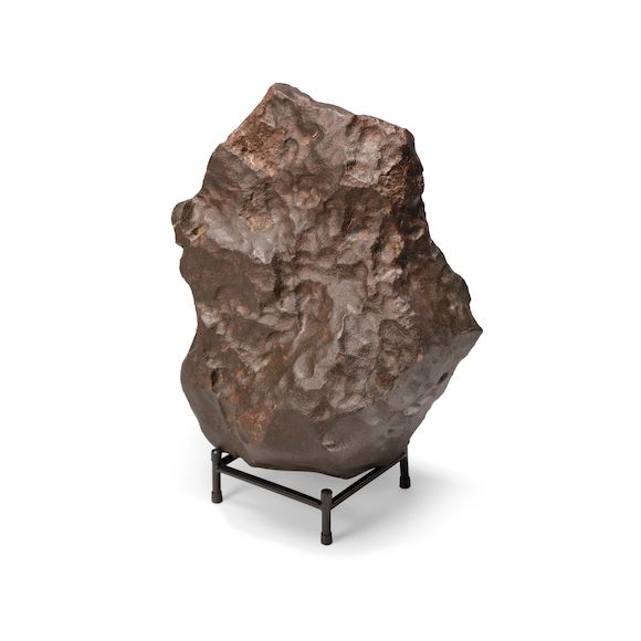 Bonhams : Spectacular Meteorite Discovered in 2019 - Complete Individual