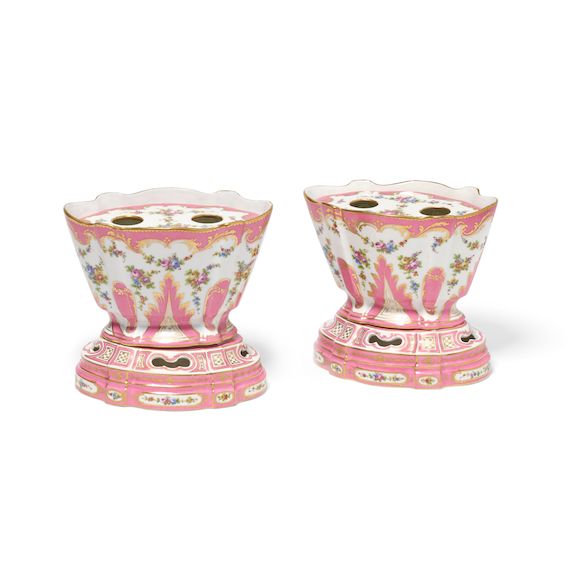 Bonhams : A Pair of Sèvres Style Rose Pompadour Porcelain Vases Hollandais
