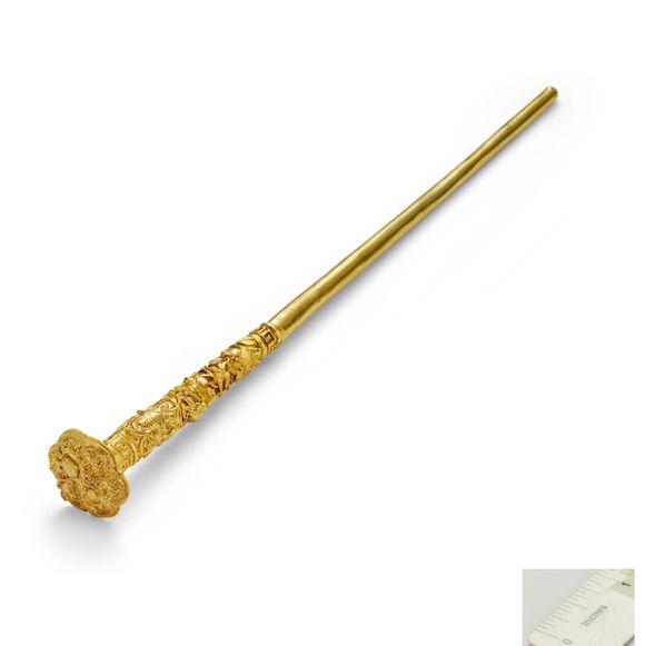 Bonhams : A gold hairpin with flower decoration, tongzan 12th-14th century