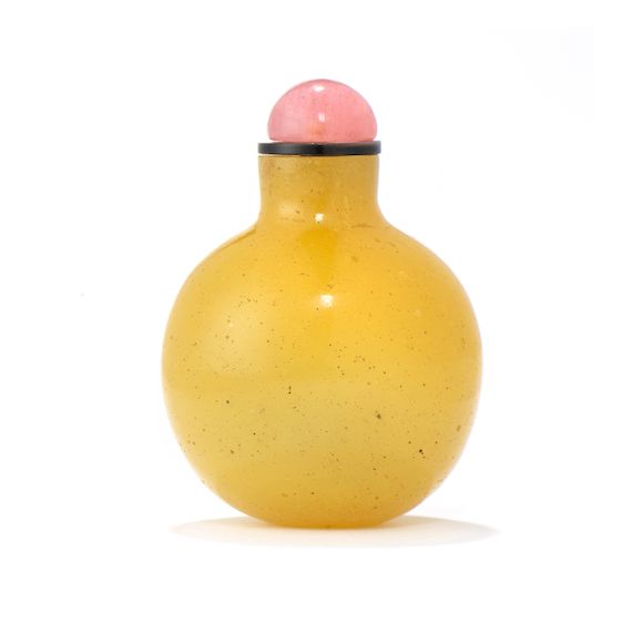 Bonhams : A yellow glass snuff bottle 1750-1820