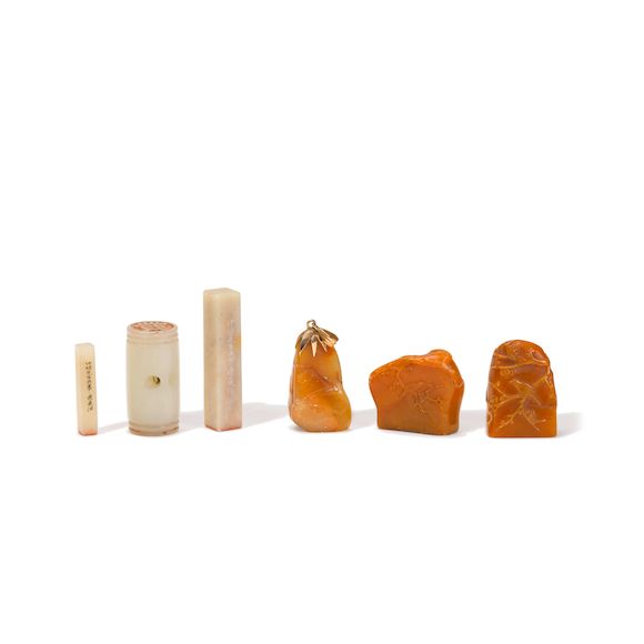 Bonhams : Six small jade and stone seals (6)