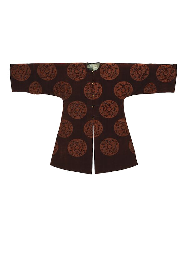 Bonhams : A MAN'S CUT VELVET INFORMAL SURCOAT 18th century