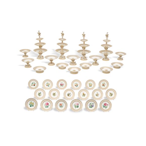 Bonhams : A PARIS PORCELAIN RETICULATED DESSERT SERVICE