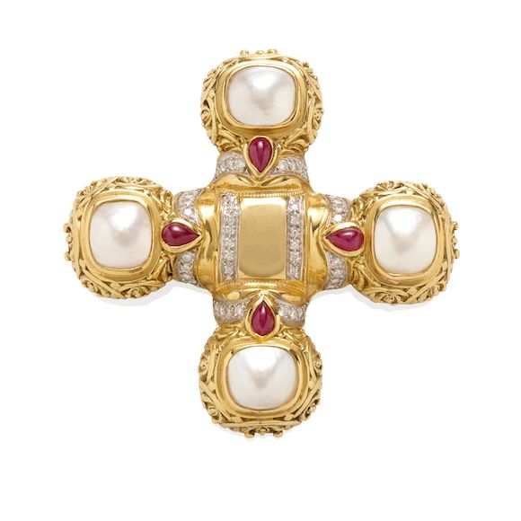 Bonhams : GOLD, MABÉ PEARL, RUBY AND DIAMOND MALTESE CROSS BROOCH