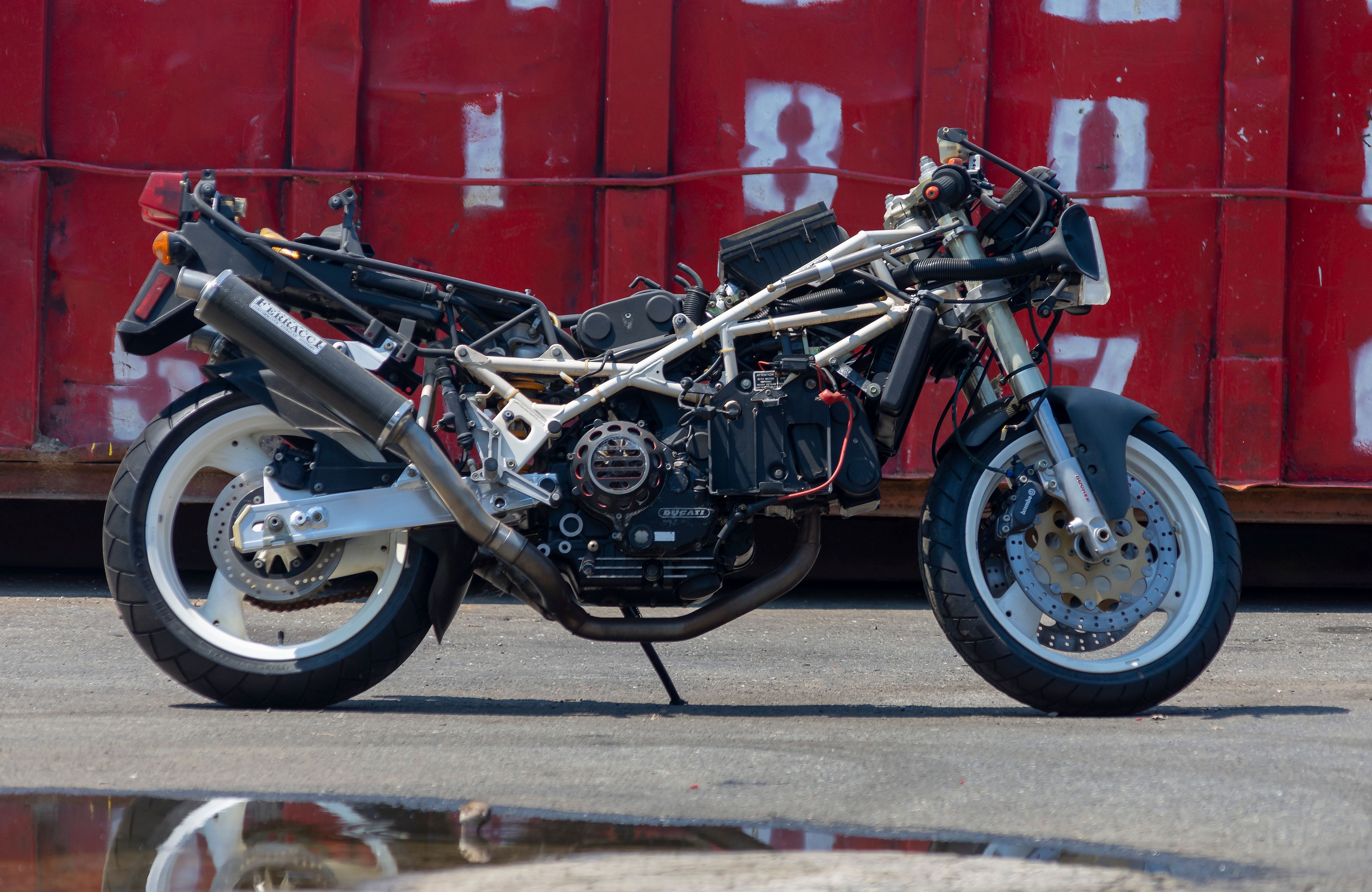 Bonhams Cars : 1991 Ducati 851 Frame no. ZDM1HB6R6MB002140 Engine no ...