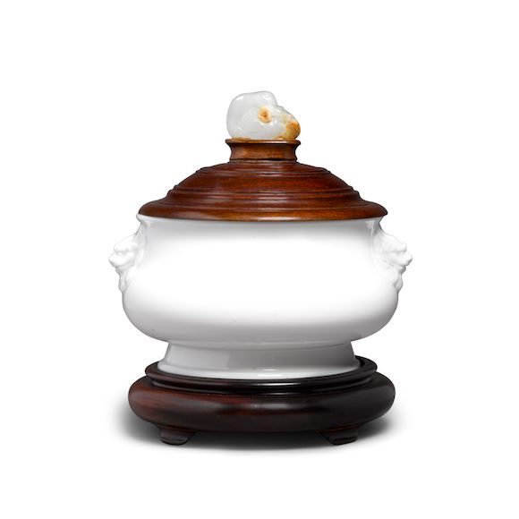 Bonhams : A Dehua censer 17th/18th century