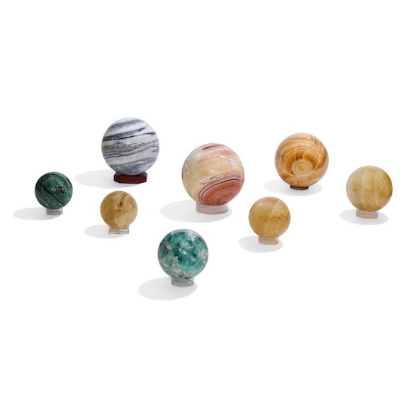 Bonhams : A GROUP OF EIGHT ORBS