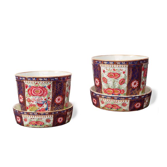 Bonhams : A PAIR OF CHAMBERLAIN WORCESTER PORCELAIN FLOWER POTS AND ...