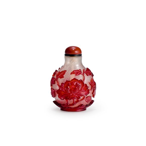 Bonhams : A RUBY-RED OVERLAY ON 'SNOWFLAKE' GLASS SNUFF BOTTLE Imperial ...