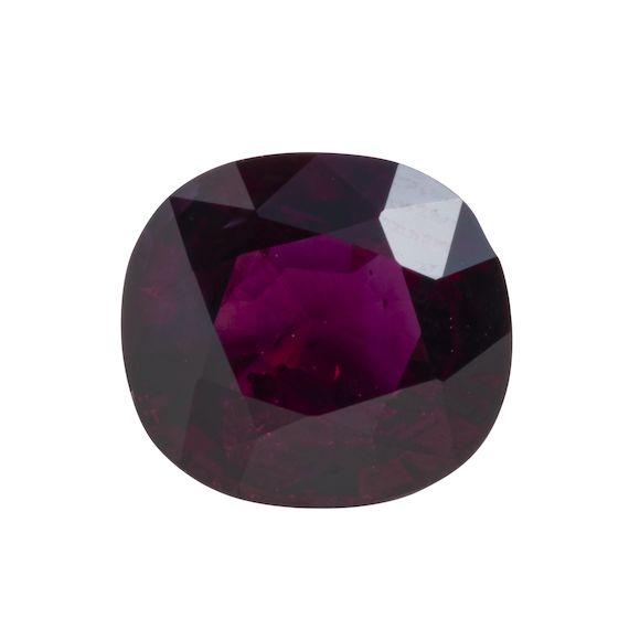 Bonhams Skinner : AN UNMOUNTED RUBY