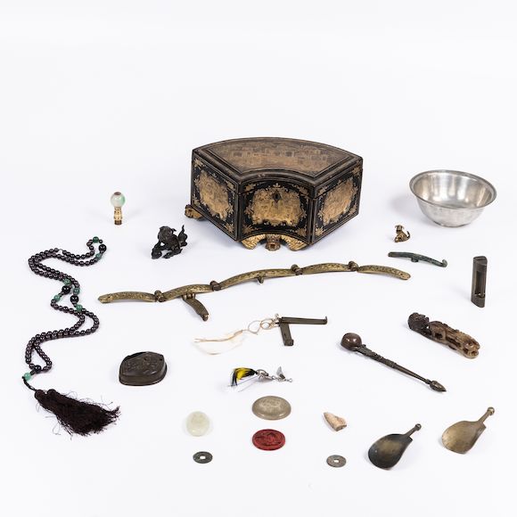 Bonhams Skinner : Nineteen Small Decorative Objects