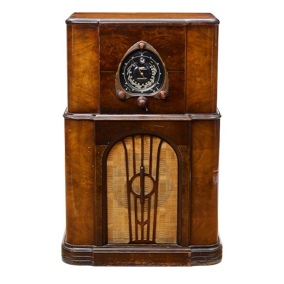 Bonhams : ZENITH Model 12S266 Console Radio with Electric 'Clam Shell ...