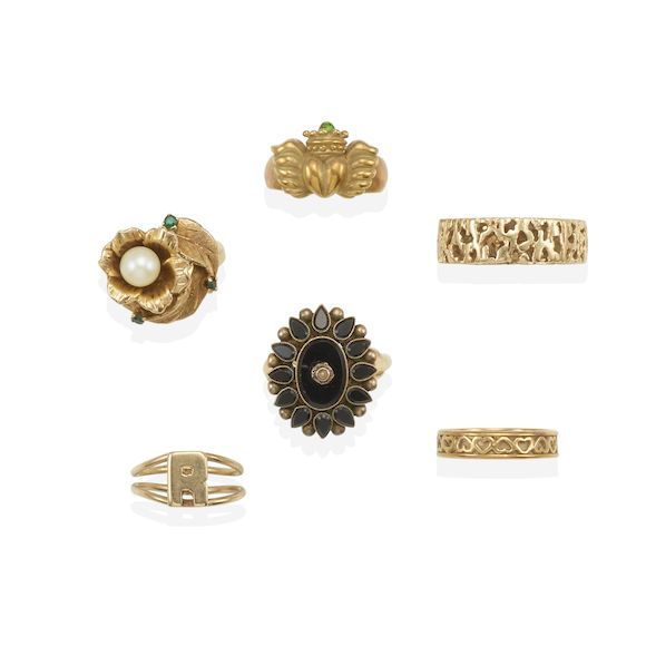 Bonhams : A GROUP OF SIX GOLD RINGS