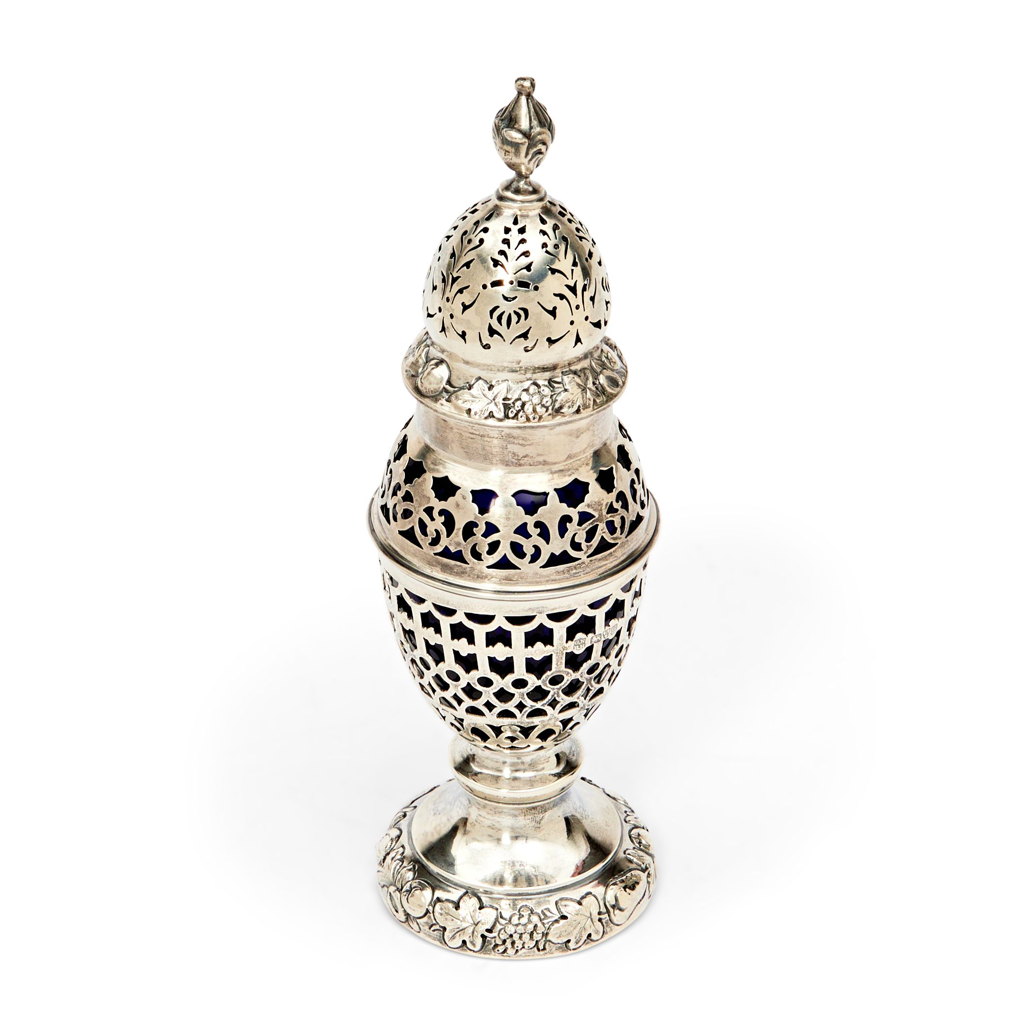 Bonhams Skinner : Victorian Sterling Silver Muffineer