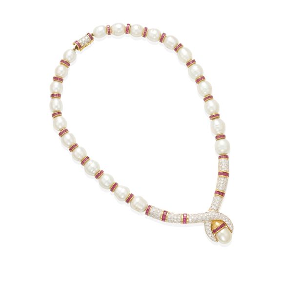 Bonhams : AN 18K BI-COLOR GOLD, CULTURED PEARL, RUBY AND DIAMOND NECKLACE