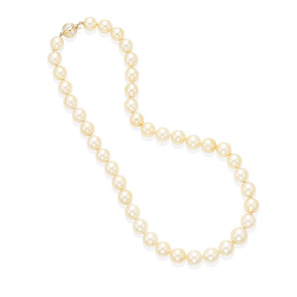 Bonhams : A 14K BI-COLOR GOLD AND CULTURED PEARL NECKLACE