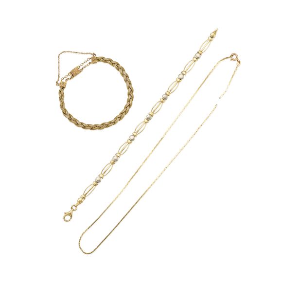 Bonhams : A GROUP OF BI-COLOR GOLD CHAINS