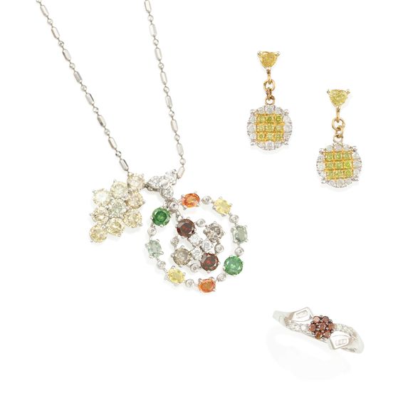 Bonhams : A GROUP OF BI-COLOR GOLD, DIAMOND, COLORED DIAMOND AND GEM ...