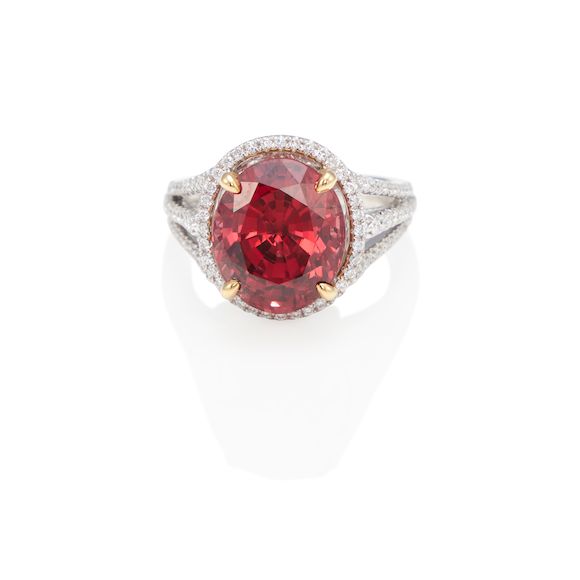 Bonhams : A BI-COLOR GOLD, SPINEL AND DIAMOND RING