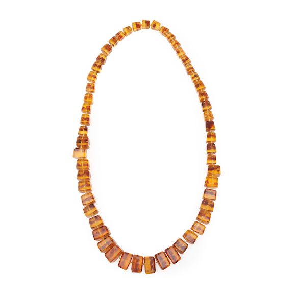 Bonhams Skinner : VINTAGE LUCITE ARTIFICIAL AMBER KNOTTED SQUARE BEAD ...