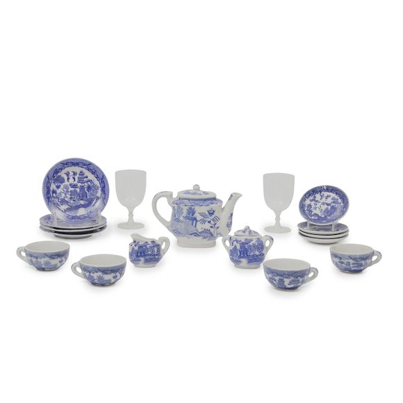 Bonhams Skinner : Children's Miniature Tea Set