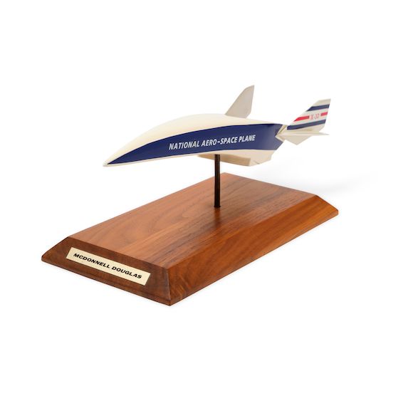 Bonhams : MCDONNELL DOUGLAS NASP X-30 CONTRACTOR'S CONCEPT MODEL. Mixed ...