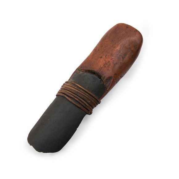 Bonhams Skinner : INUIT STONE AND WOOD HIDE SCRAPER