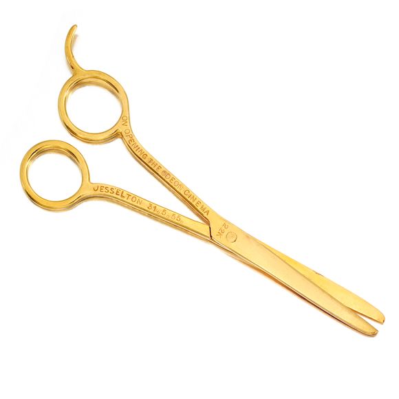 Bonhams : A PAIR OF 22K GOLD SCISSORS
