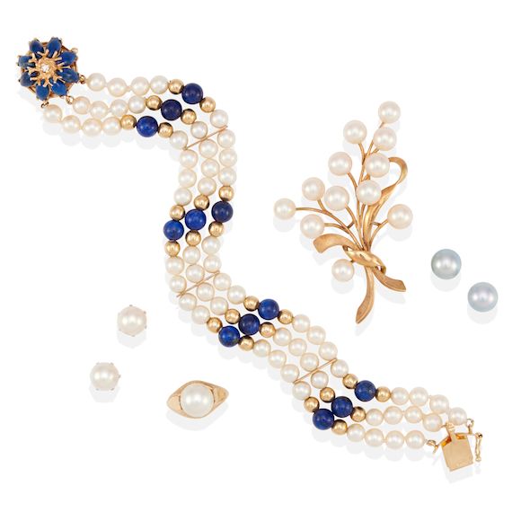 Bonhams : A GROUP OF 14K BI-COLOR GOLD, CULTURED PEARL AND LAPIS JEWELRY