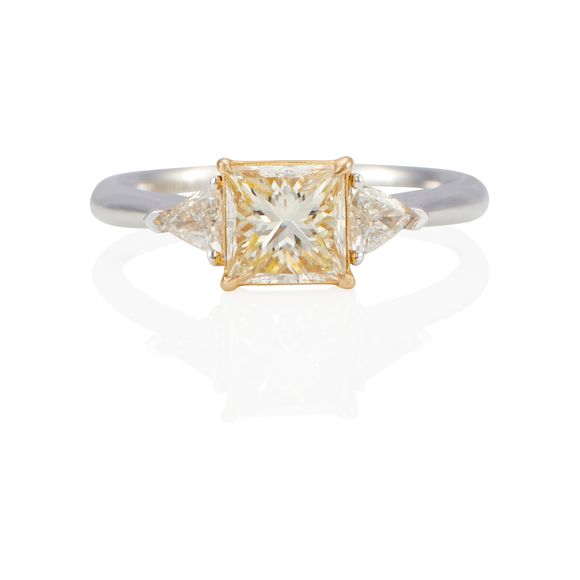 Bonhams : AN 18K BI-COLOR GOLD, COLORED DIAMOND AND DIAMOND RING