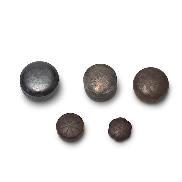 Bonhams : FIVE SMALL ENGRAVED SILVER AND BRONZE BOXES Tang style (5)