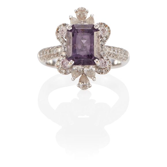 Bonhams : 18K GOLD, TAAFFEITE AND DIAMOND RING