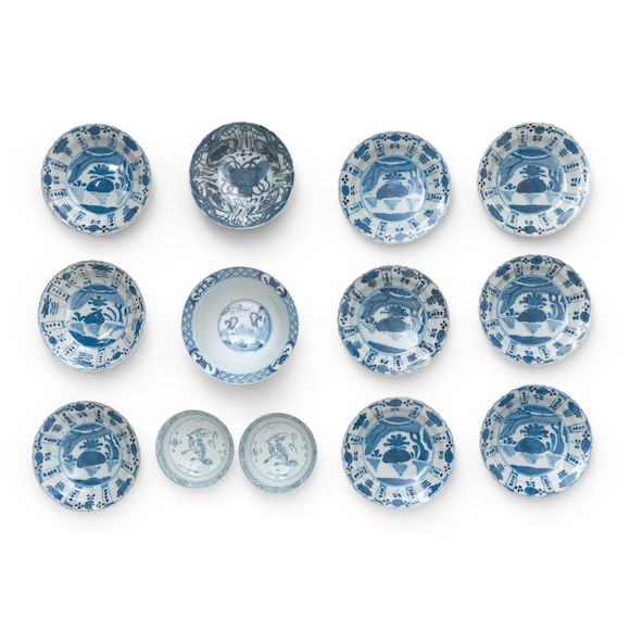 Bonhams : THIRTEEN BLUE AND WHITE DISHES AND BOWLS The kraak dishes and ...