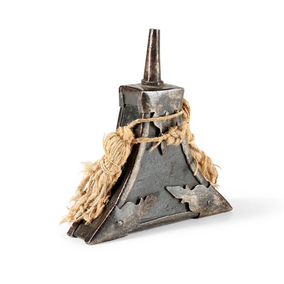 Bonhams Skinner : German Musketeer's Priming Flask,