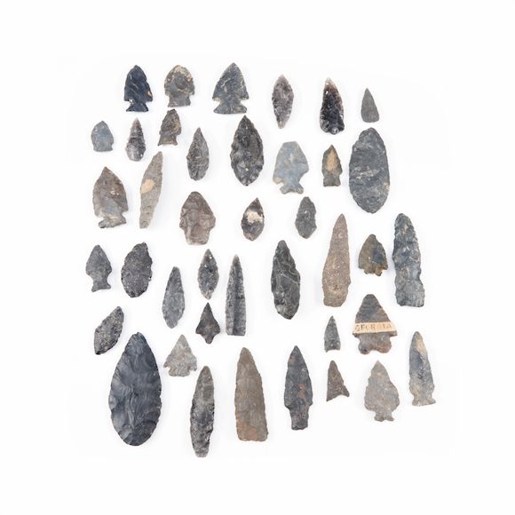 Bonhams Skinner : Forty prehistoric stone arrow points lg. from 4 to 1 ...