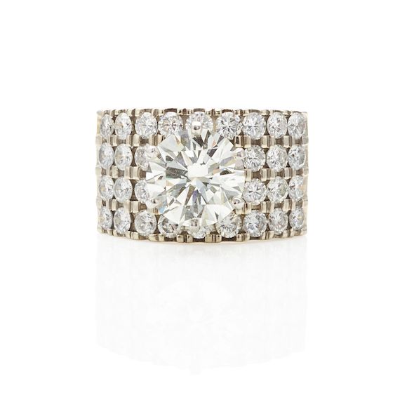 Bonhams : AN 18K BI-COLOR GOLD AND DIAMOND RING