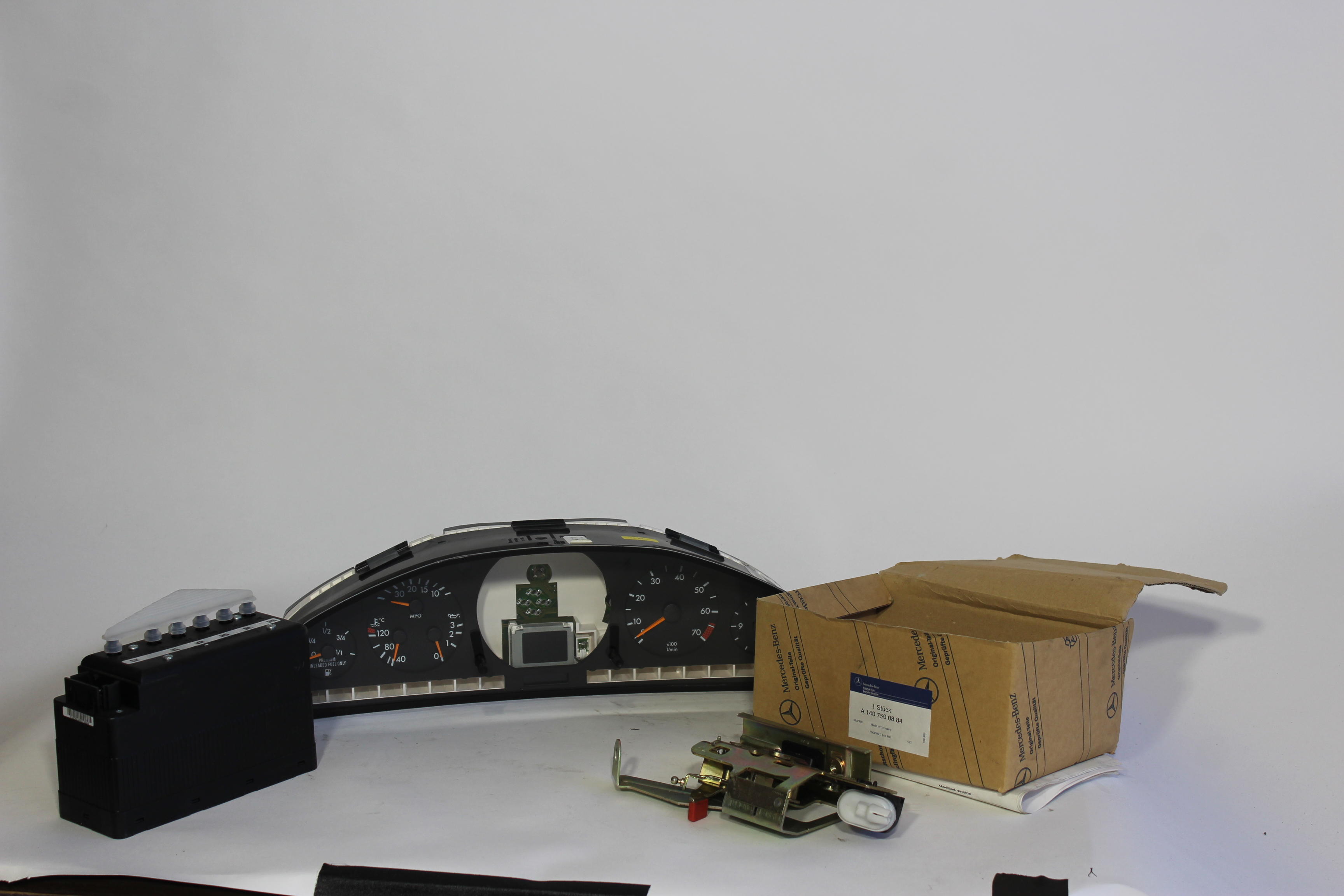 Bonhams Cars : A group lot of Mercedes-Benz W140 parts,