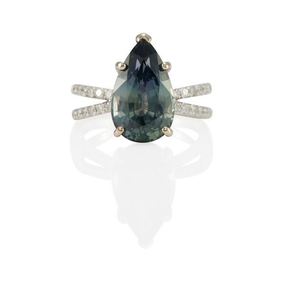 Bonhams : 18K GOLD, BI-COLOR SAPPHIRE AND DIAMOND RING