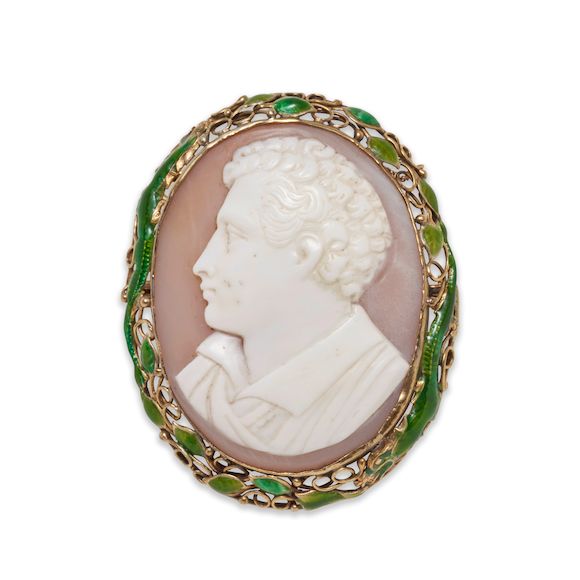 Bonhams Skinner : AN ANTIQUE SHELL CAMEO BROOCH OF LORD BYRON