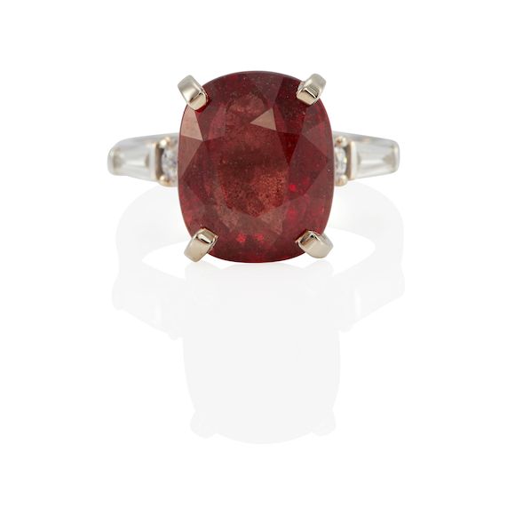 Bonhams : 18K GOLD, RUBY AND DIAMOND RING WITH GIA REPORT