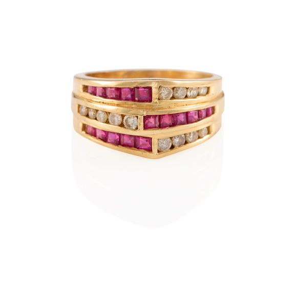 Bonhams : 14K GOLD, RUBY AND DIAMOND RING