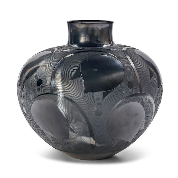 Bonhams Skinner : An Ian Garrett pottery vessel