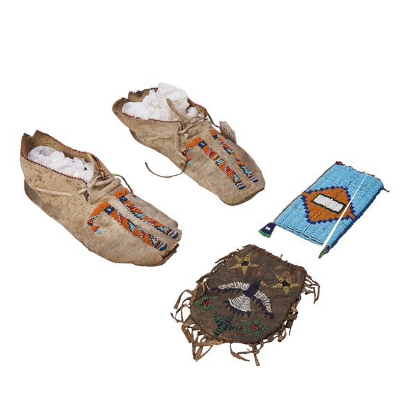 Bonhams Skinner : Three Plains beaded items lg. 10 1/2, 5 1/2 and 7 1/4 in.