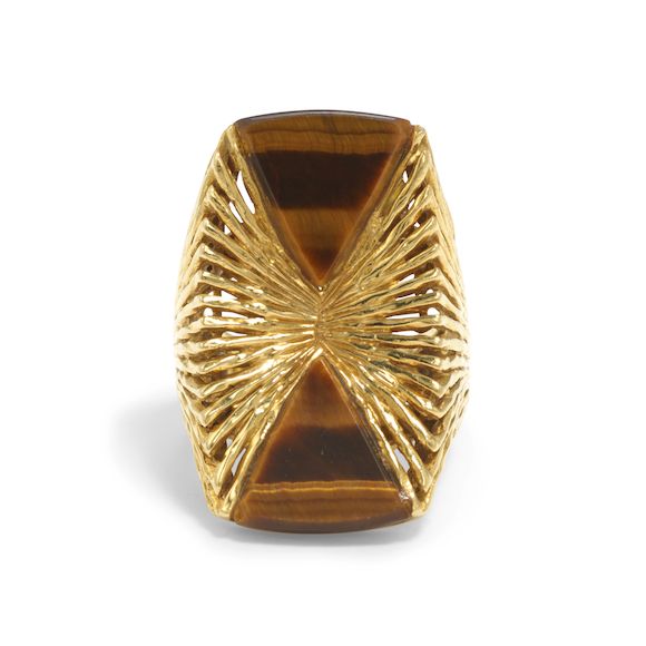 Bonhams : KUTCHINSKY: AN 18K GOLD AND TIGER'S EYE RING, CIRCA 1970