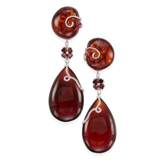 Bonhams : MARIA ROSARIA CATALDO: 18K GOLD, AMBER, GARNET AND DIAMOND ...